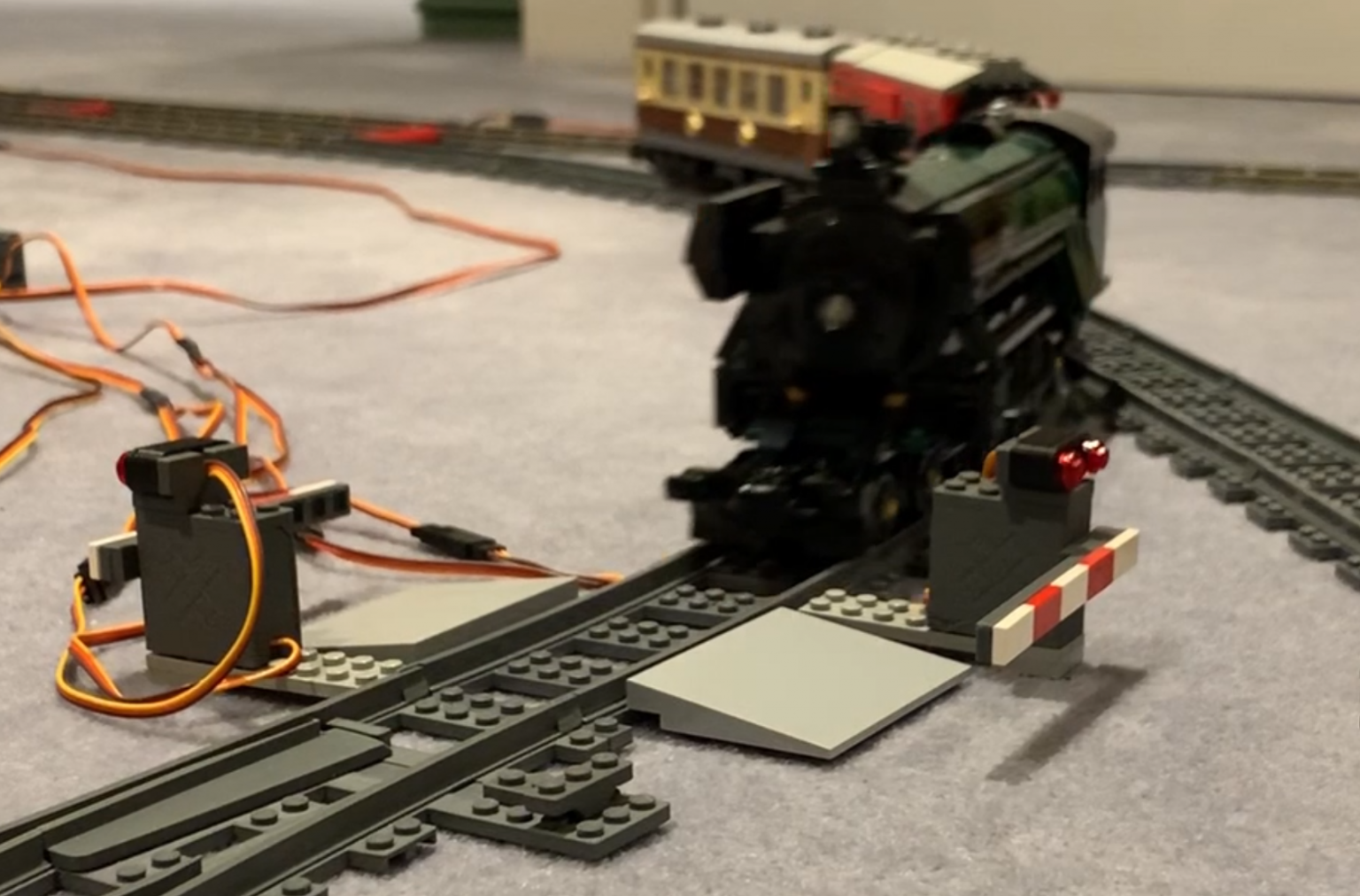 MattzoLayoutController with Level Crossings – MattzoBricks