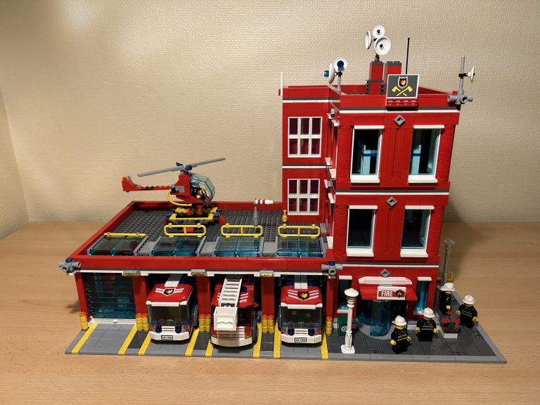 Modular LEGO Fire Stattion – MattzoBricks