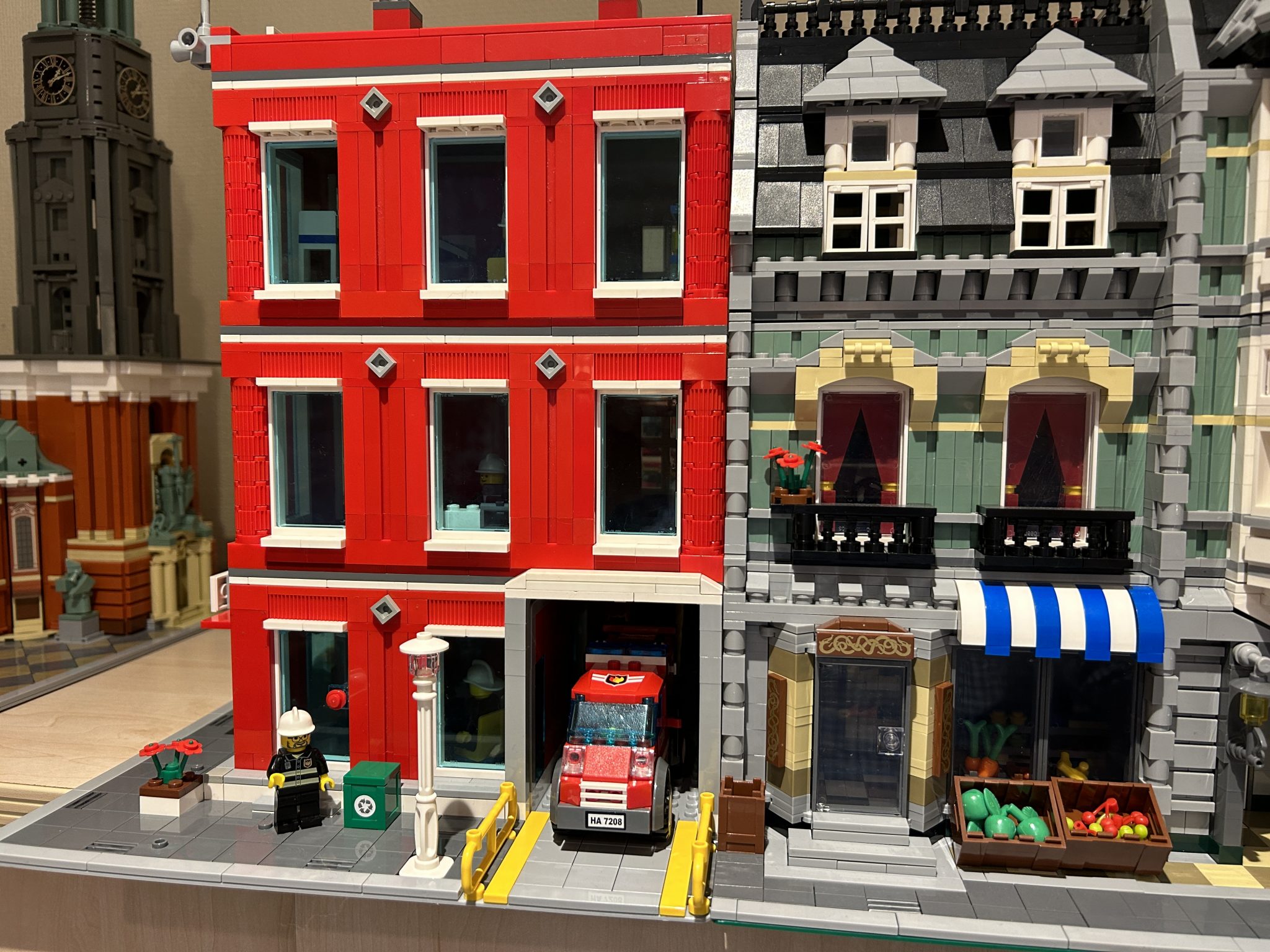 Modular LEGO Fire Stattion – MattzoBricks