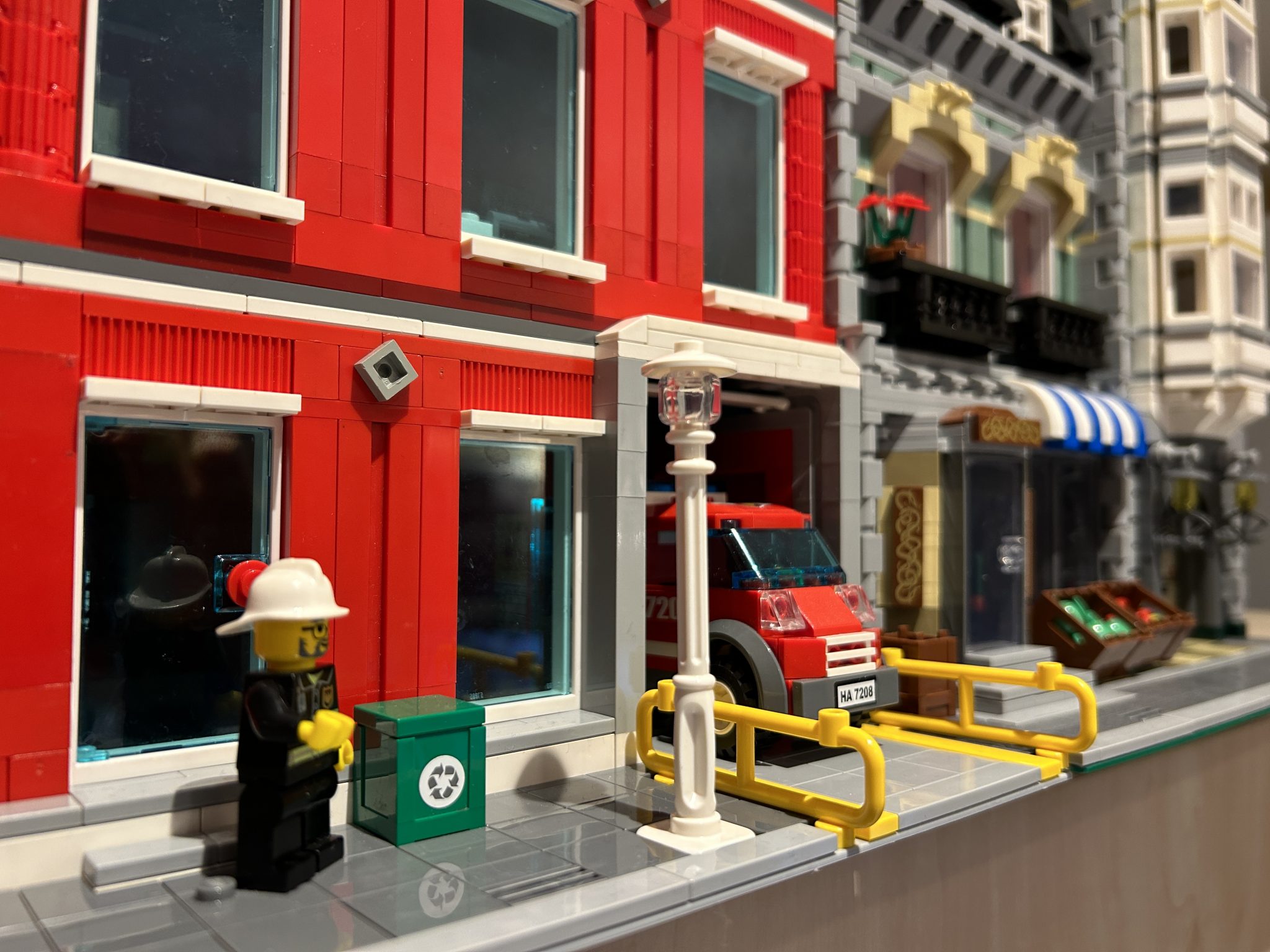 Modular LEGO Fire Stattion – MattzoBricks