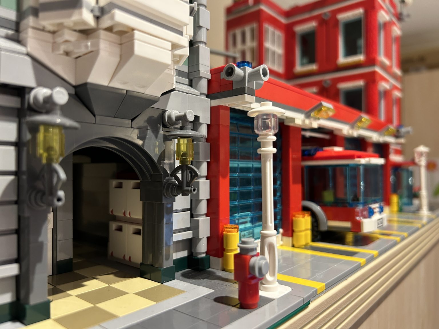 Modular LEGO Fire Stattion – MattzoBricks
