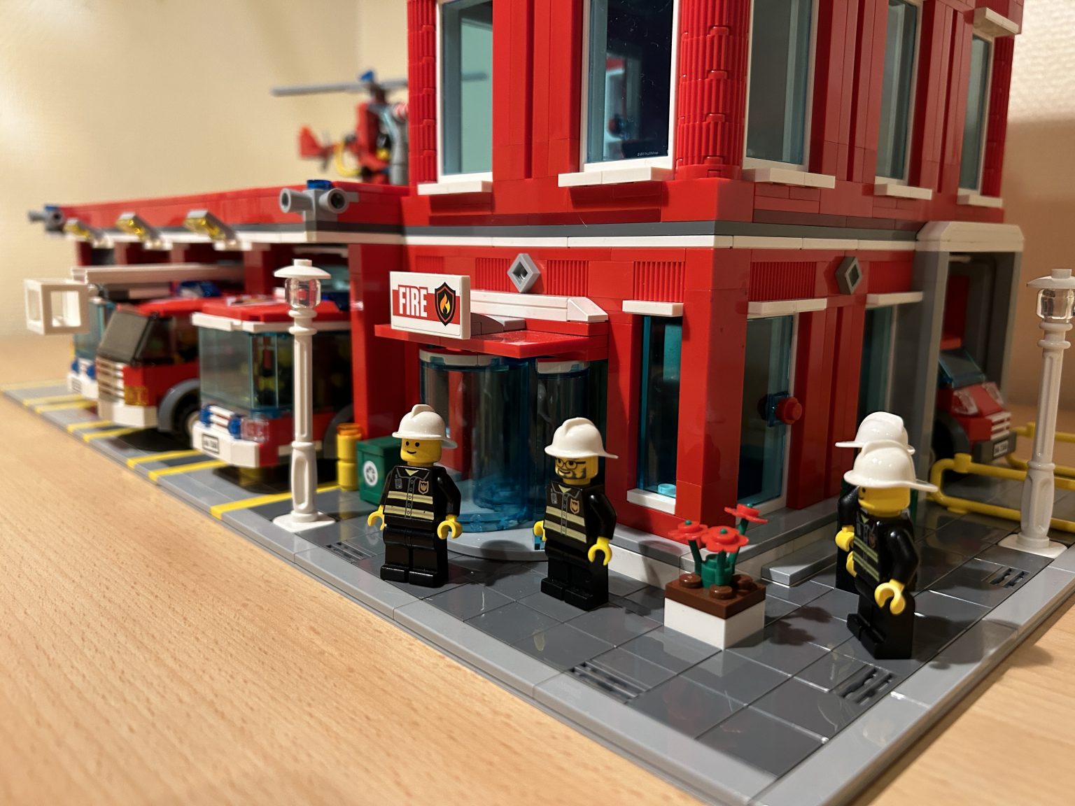 Modular LEGO Fire Stattion – MattzoBricks
